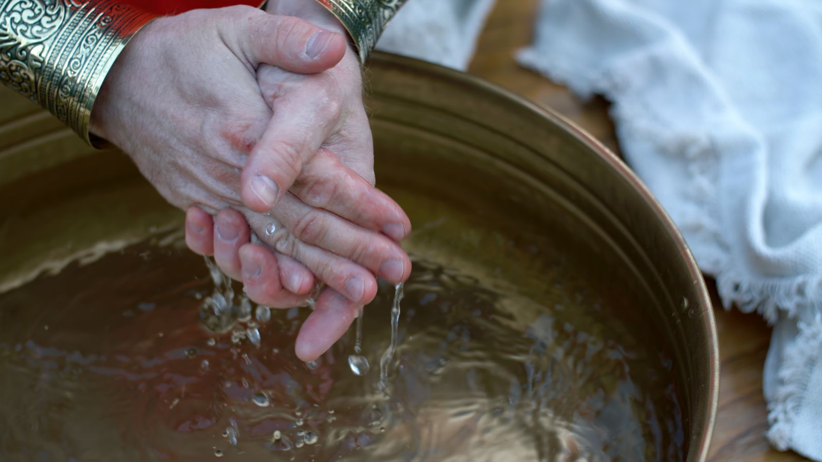 15 Times Jesus Defied Tradition in Remarkable Ways - HopeNoMatterWhat.com
