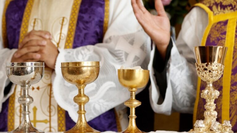 12 Key Lessons on What It Means to Take Communion Unworthily (1 ...