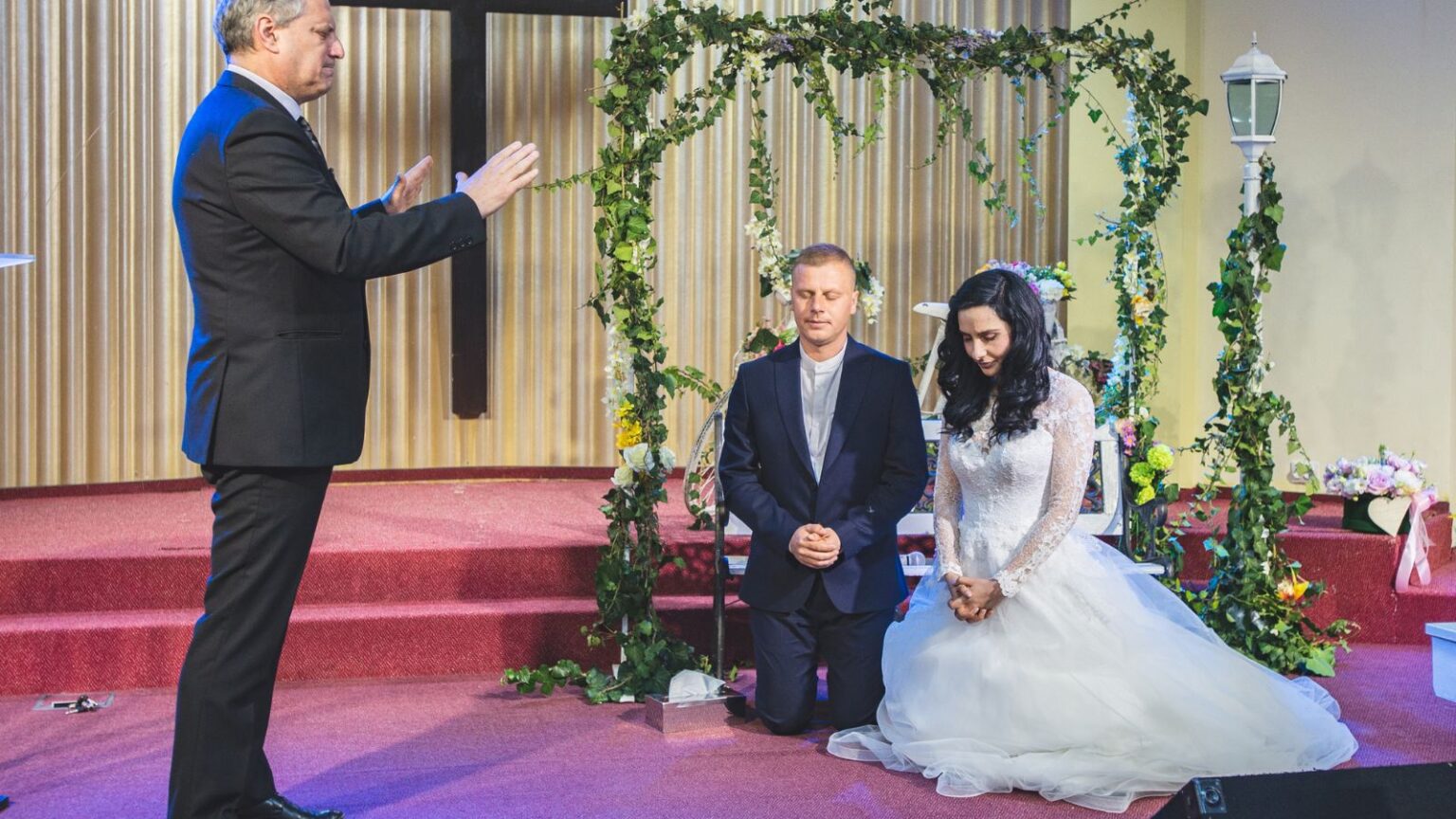 10 Beautiful Examples of Strong Biblical Marriages - HopeNoMatterWhat.com