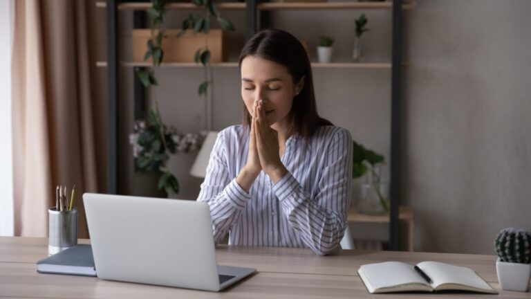 12 Short Devotionals for Busy Christians: Quick Spiritual Insights for ...