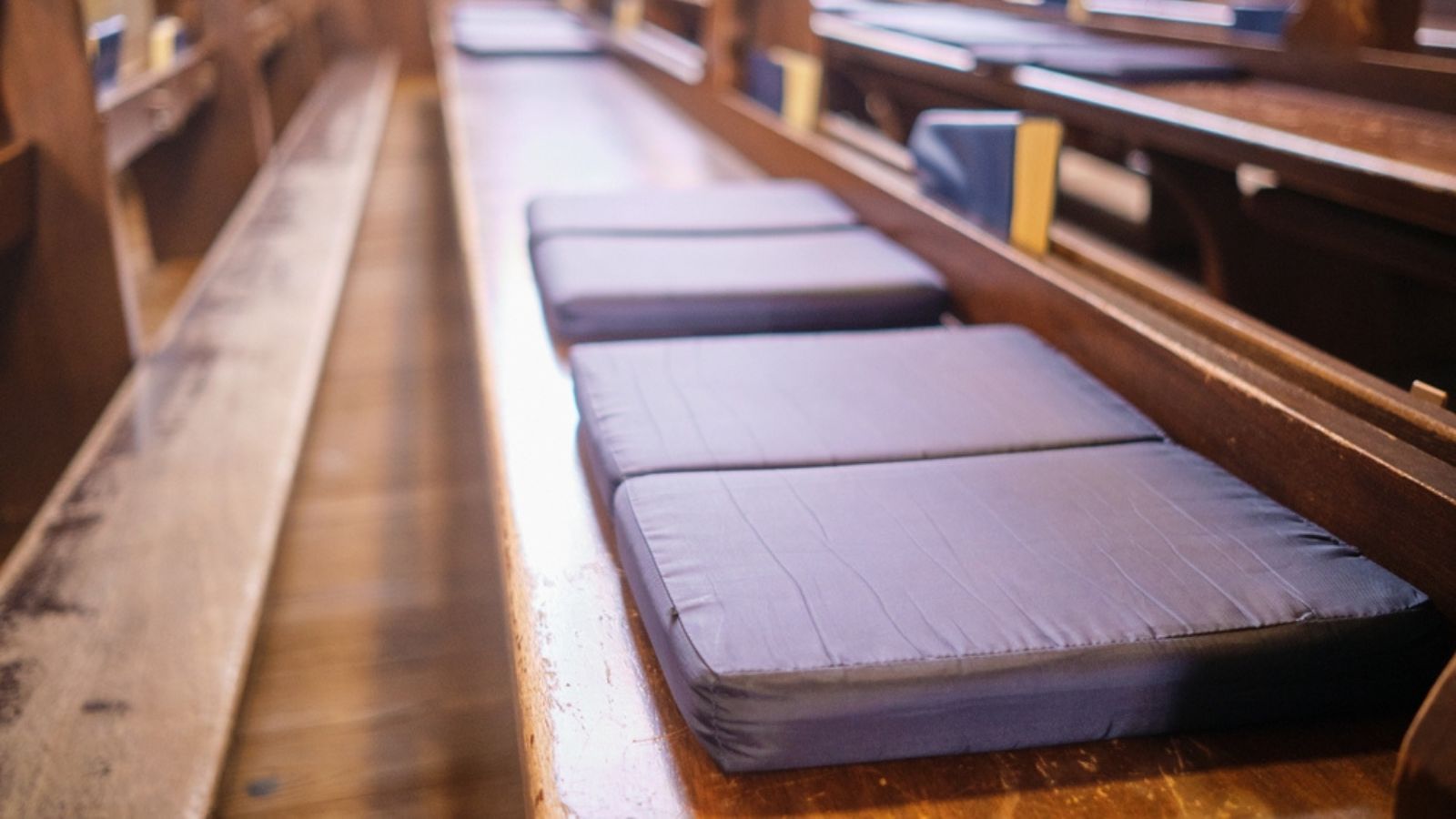 14 Ways We Accidentally Make Church Unwelcoming - HopeNoMatterWhat.com