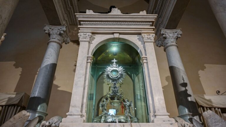 12 Miracles of the Eucharist that Will Strengthen Your Belief ...